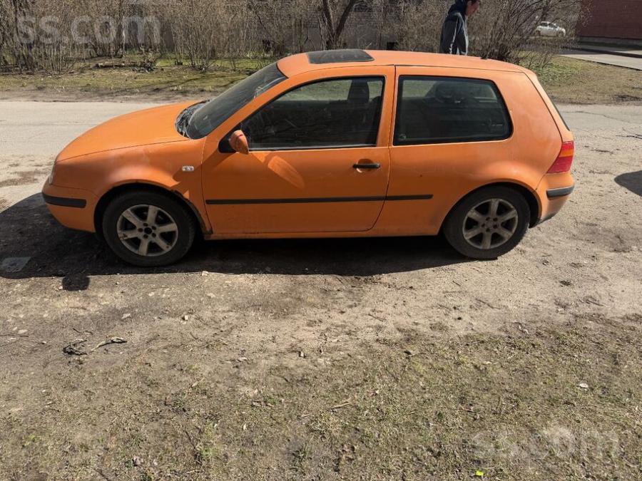Orange Volkswagen Golf 1999 in Riga, with an engine capacity of 1.90 L and mileage of 226 thousand km for 300 €, photo 3 on AUTOMOTO.COM.LV