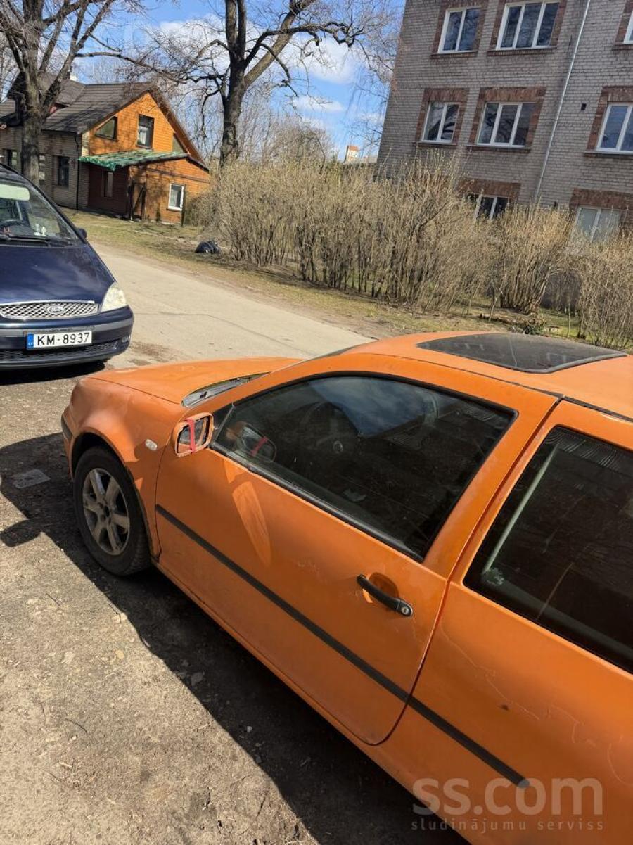 Orange Volkswagen Golf 1999 in Riga, with an engine capacity of 1.90 L and mileage of 226 thousand km for 300 €, photo 4 on AUTOMOTO.COM.LV