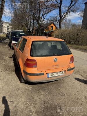 Orange Volkswagen Golf 1999 in Riga, with an engine capacity of 1.90 L and mileage of 226 thousand km for 300 €, photo 5 on AUTOMOTO.COM.LV