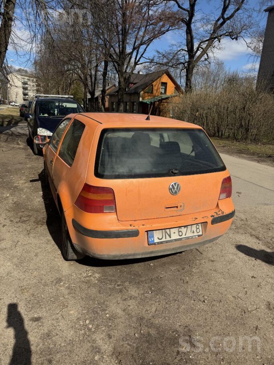 Orange Volkswagen Golf 1999 in Riga, with an engine capacity of 1.90 L and mileage of 226 thousand km for 300 €, photo 5 on AUTOMOTO.COM.LV