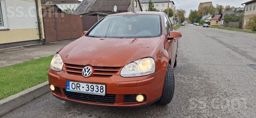 Orange Volkswagen Golf 2006 in Daugavpils, with an engine capacity of 1.90 L and mileage of 257 thousand km for 1550 €, photo 6 on AUTOMOTO.COM.LV