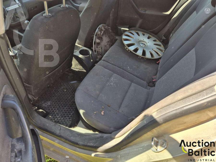 Volkswagen Golf 2008 Panevēža, ar dzinēja tilpumu 1.90 L un nobraukumu 381 tūkst. km par 280 €, foto 8 vietnē AUTOMOTO.COM.LV