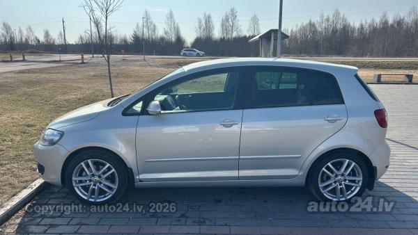 Smilšu krāsa Volkswagen Golf Plus 2012 Tallina, ar dzinēja tilpumu 1.40 L un nobraukumu 276 tūkst. km par 4300 €, foto 7 vietnē AUTOMOTO.COM.LV