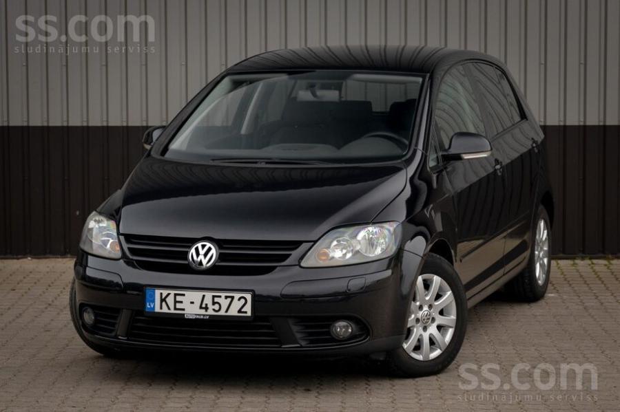 Black Volkswagen Golf Plus 2005 in Talsi, with an engine capacity of 1.60 L and mileage of 197 thousand km for 2990 €, photo 3 on AUTOMOTO.COM.LV