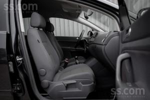 Black Volkswagen Golf Plus 2005 in Talsi, with an engine capacity of 1.60 L and mileage of 197 thousand km for 2990 €, photo 12 on AUTOMOTO.COM.LV