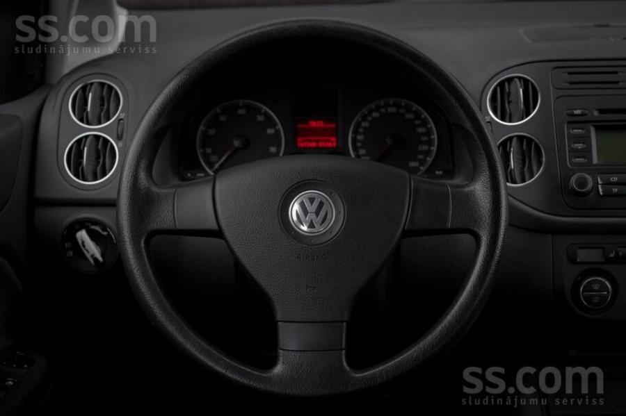 Black Volkswagen Golf Plus 2005 in Talsi, with an engine capacity of 1.60 L and mileage of 197 thousand km for 2990 €, photo 16 on AUTOMOTO.COM.LV