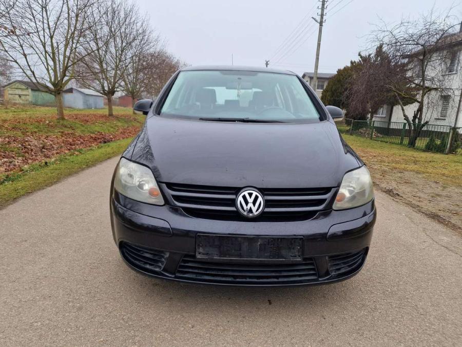 Black Volkswagen Golf Plus 2005 in Marijampole, with an engine capacity of 1.60 L and mileage of 154 thousand km for 1400 €, photo 3 on AUTOMOTO.COM.LV