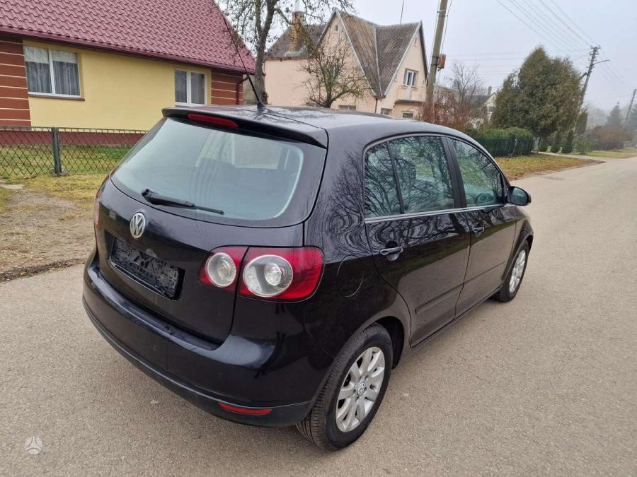 Black Volkswagen Golf Plus 2005 in Marijampole, with an engine capacity of 1.60 L and mileage of 154 thousand km for 1400 €, photo 6 on AUTOMOTO.COM.LV