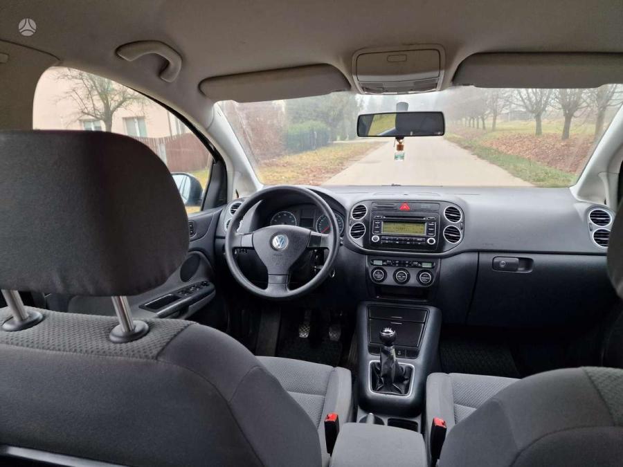 Black Volkswagen Golf Plus 2005 in Marijampole, with an engine capacity of 1.60 L and mileage of 154 thousand km for 1400 €, photo 9 on AUTOMOTO.COM.LV