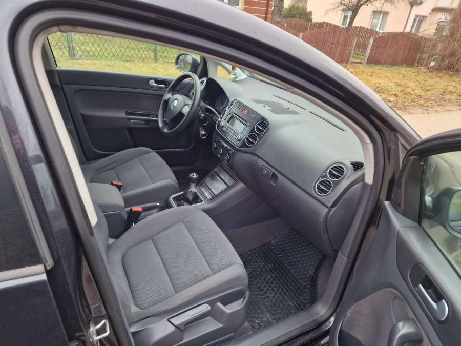 Black Volkswagen Golf Plus 2005 in Marijampole, with an engine capacity of 1.60 L and mileage of 154 thousand km for 1400 €, photo 10 on AUTOMOTO.COM.LV