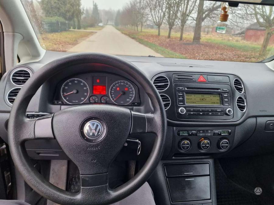 Black Volkswagen Golf Plus 2005 in Marijampole, with an engine capacity of 1.60 L and mileage of 154 thousand km for 1400 €, photo 13 on AUTOMOTO.COM.LV