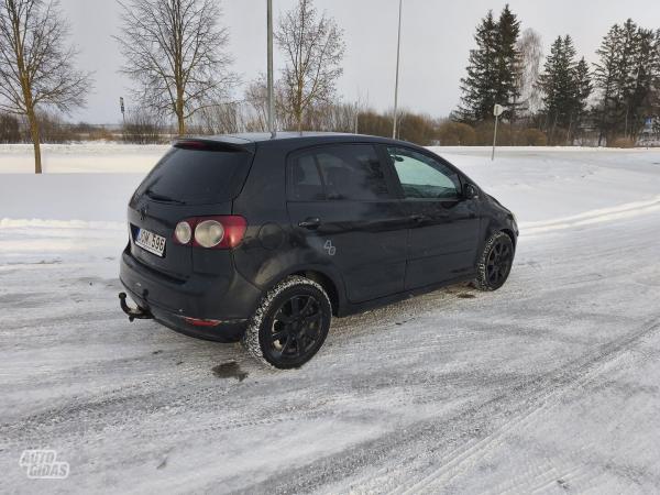 Black Volkswagen Golf Plus 2005 in Pakruojis, with an engine capacity of 1.90 L and mileage of 344 thousand km for 1250 €, photo 2 on AUTOMOTO.COM.LV