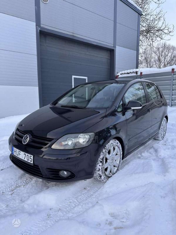 Melns Volkswagen Golf Plus 2005 Kauņa, ar dzinēja tilpumu 1.90 L un nobraukumu 302 tūkst. km par 1700 €, foto 1 vietnē AUTOMOTO.COM.LV