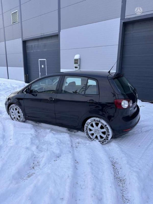 Melns Volkswagen Golf Plus 2005 Kauņa, ar dzinēja tilpumu 1.90 L un nobraukumu 302 tūkst. km par 1700 €, foto 2 vietnē AUTOMOTO.COM.LV