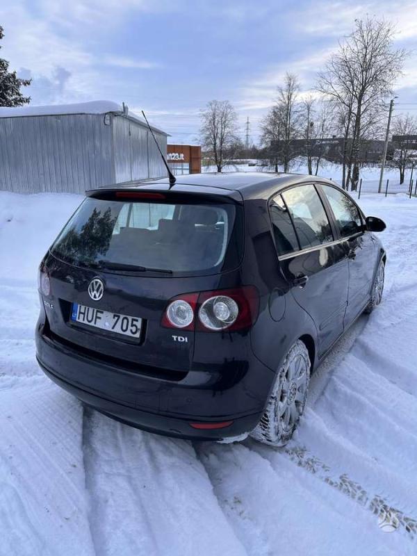 Melns Volkswagen Golf Plus 2005 Kauņa, ar dzinēja tilpumu 1.90 L un nobraukumu 302 tūkst. km par 1700 €, foto 4 vietnē AUTOMOTO.COM.LV