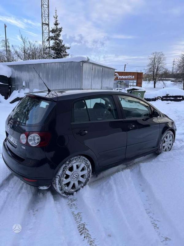 Melns Volkswagen Golf Plus 2005 Kauņa, ar dzinēja tilpumu 1.90 L un nobraukumu 302 tūkst. km par 1700 €, foto 5 vietnē AUTOMOTO.COM.LV