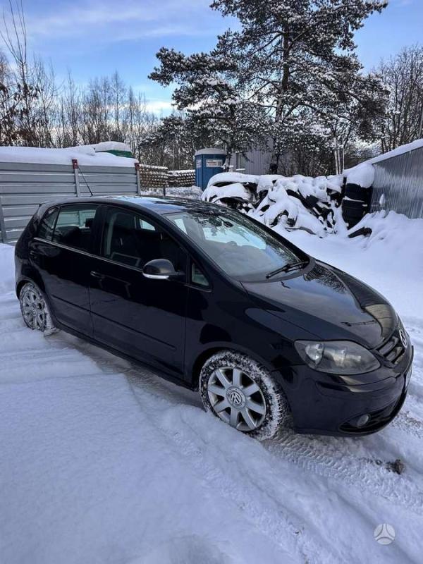 Melns Volkswagen Golf Plus 2005 Kauņa, ar dzinēja tilpumu 1.90 L un nobraukumu 302 tūkst. km par 1700 €, foto 6 vietnē AUTOMOTO.COM.LV