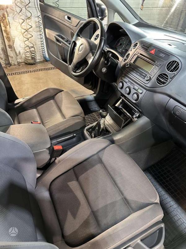 Melns Volkswagen Golf Plus 2005 Kauņa, ar dzinēja tilpumu 1.90 L un nobraukumu 302 tūkst. km par 1700 €, foto 8 vietnē AUTOMOTO.COM.LV