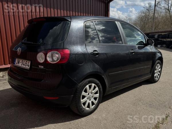 Black Volkswagen Golf Plus 2005 in Liepaja, with an engine capacity of 1.90 L and mileage of 283 thousand km for 1850 €, photo 3 on AUTOMOTO.COM.LV
