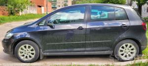 Black Volkswagen Golf Plus 2005 in Daugavpils, with an engine capacity of 1.60 L and mileage of 301 thousand km for 3200 €, photo 3 on AUTOMOTO.COM.LV