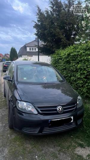 Melns Volkswagen Golf Plus 2005 Vilkaviškis, ar dzinēja tilpumu 1.90 L un nobraukumu 250 tūkst. km par 650 €, foto  vietnē AUTOMOTO.COM.LV
