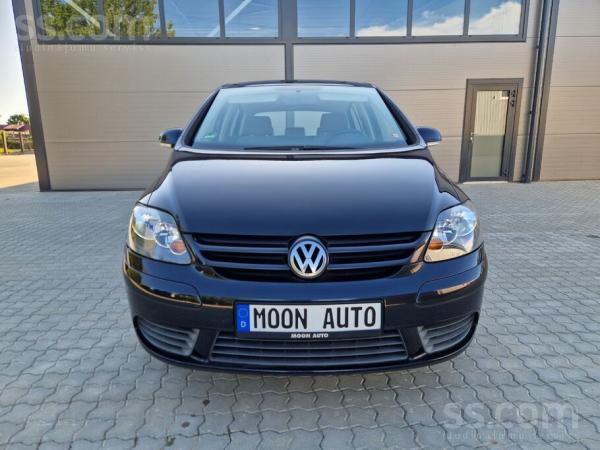 Melns Volkswagen Golf Plus 2005 Liepāja, ar dzinēja tilpumu 1.60 L un nobraukumu 117 tūkst. km par 3790 €, foto 2 vietnē AUTOMOTO.COM.LV