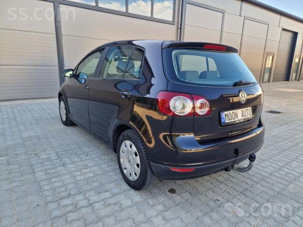 Melns Volkswagen Golf Plus 2005 Liepāja, ar dzinēja tilpumu 1.60 L un nobraukumu 117 tūkst. km par 3790 €, foto 4 vietnē AUTOMOTO.COM.LV