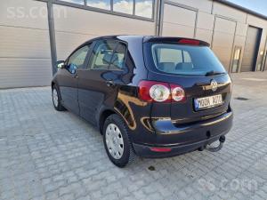 Melns Volkswagen Golf Plus 2005 Liepāja, ar dzinēja tilpumu 1.60 L un nobraukumu 117 tūkst. km par 3790 €, foto 5 vietnē AUTOMOTO.COM.LV