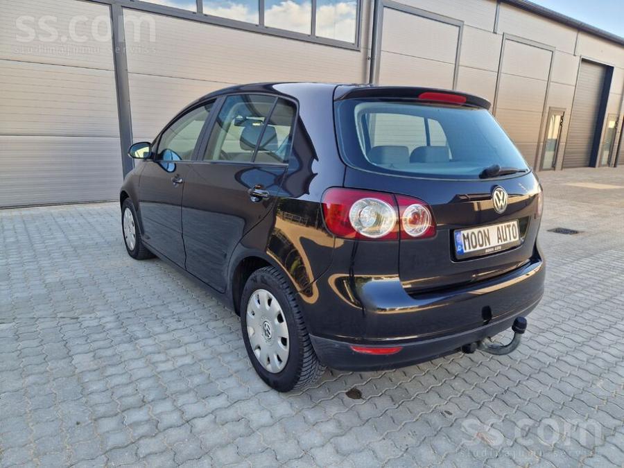 Melns Volkswagen Golf Plus 2005 Liepāja, ar dzinēja tilpumu 1.60 L un nobraukumu 117 tūkst. km par 3790 €, foto 5 vietnē AUTOMOTO.COM.LV