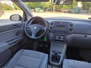 Melns Volkswagen Golf Plus 2005 Liepāja, ar dzinēja tilpumu 1.60 L un nobraukumu 117 tūkst. km par 3790 €, foto 10 vietnē AUTOMOTO.COM.LV