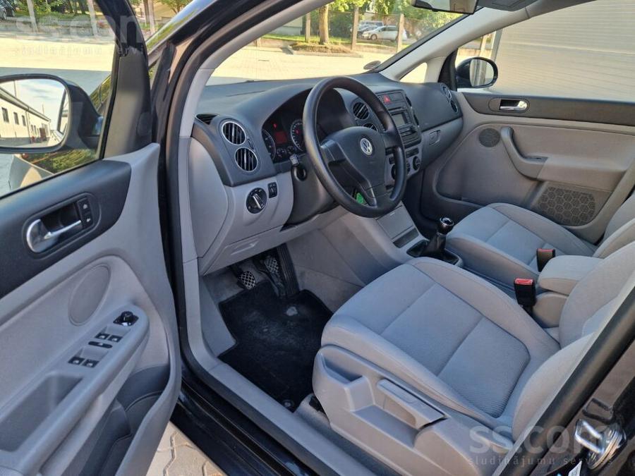 Melns Volkswagen Golf Plus 2005 Liepāja, ar dzinēja tilpumu 1.60 L un nobraukumu 117 tūkst. km par 3790 €, foto 13 vietnē AUTOMOTO.COM.LV