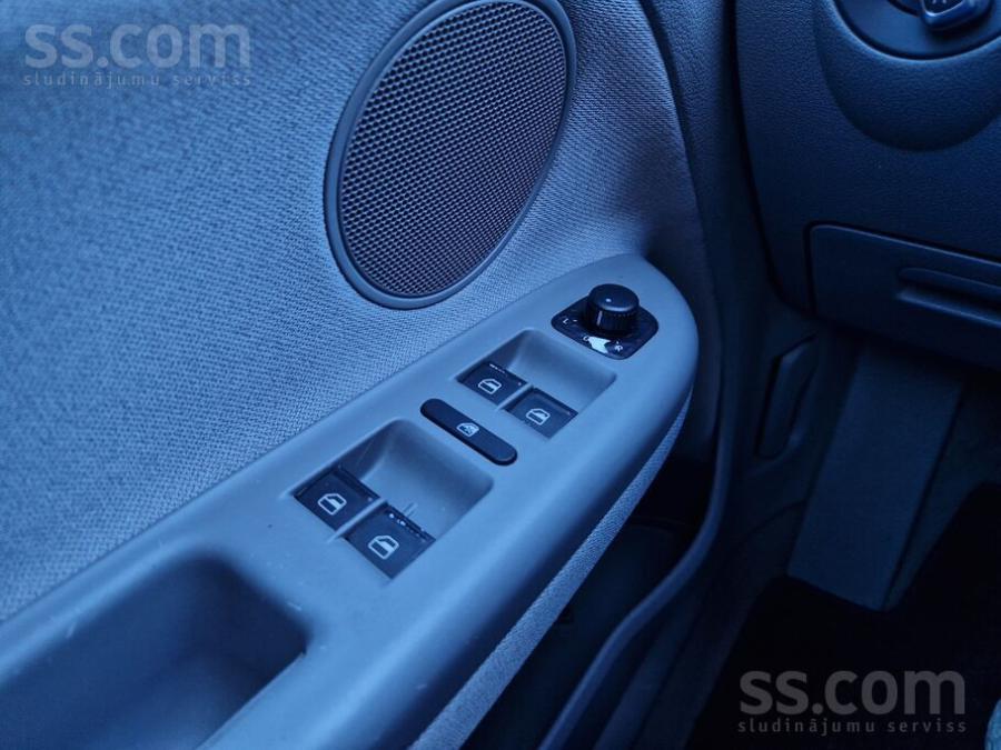 Melns Volkswagen Golf Plus 2005 Liepāja, ar dzinēja tilpumu 1.60 L un nobraukumu 117 tūkst. km par 3790 €, foto 17 vietnē AUTOMOTO.COM.LV