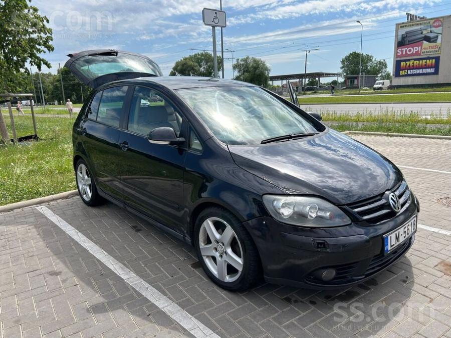 Black Volkswagen Golf Plus 2005 in Riga, with an engine capacity of 2.00 L and mileage of 288 thousand km for 2499 €, photo 1 on AUTOMOTO.COM.LV