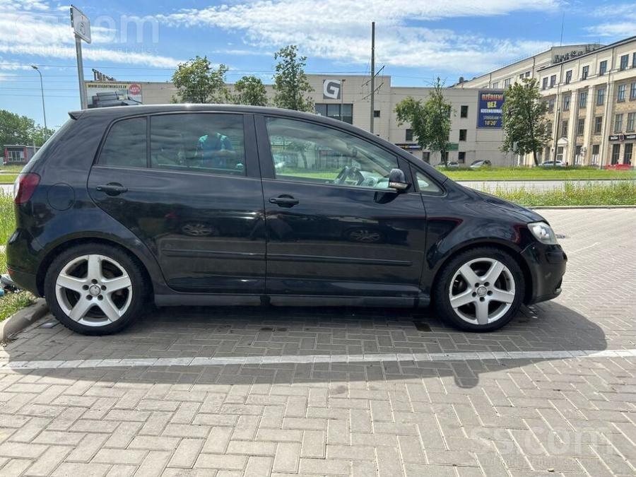 Black Volkswagen Golf Plus 2005 in Riga, with an engine capacity of 2.00 L and mileage of 288 thousand km for 2499 €, photo 5 on AUTOMOTO.COM.LV