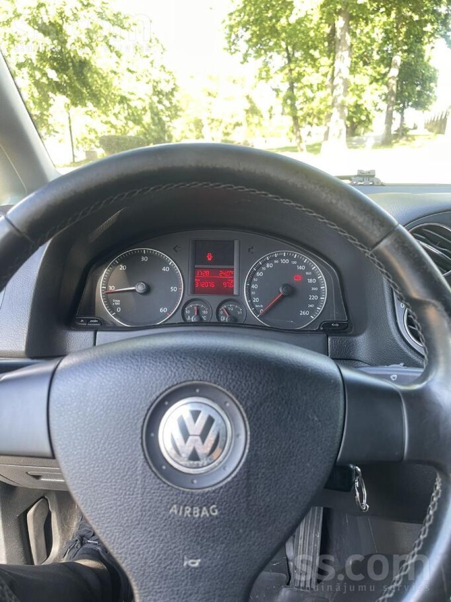 Melns Volkswagen Golf Plus 2005 Ludza, ar dzinēja tilpumu 1.90 L un nobraukumu 313 tūkst. km par 2700 €, foto 7 vietnē AUTOMOTO.COM.LV