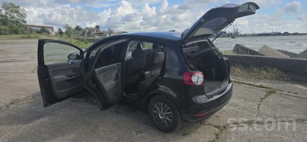 Black Volkswagen Golf Plus 2005 in Liepaja, with an engine capacity of 1.60 L and mileage of 240 thousand km for 1950 €, photo 2 on AUTOMOTO.COM.LV