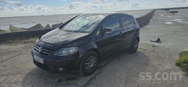 Black Volkswagen Golf Plus 2005 in Liepaja, with an engine capacity of 1.60 L and mileage of 240 thousand km for 1950 €, photo 3 on AUTOMOTO.COM.LV