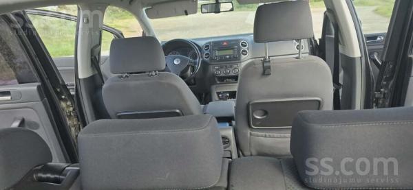 Black Volkswagen Golf Plus 2005 in Liepaja, with an engine capacity of 1.60 L and mileage of 240 thousand km for 1950 €, photo 6 on AUTOMOTO.COM.LV