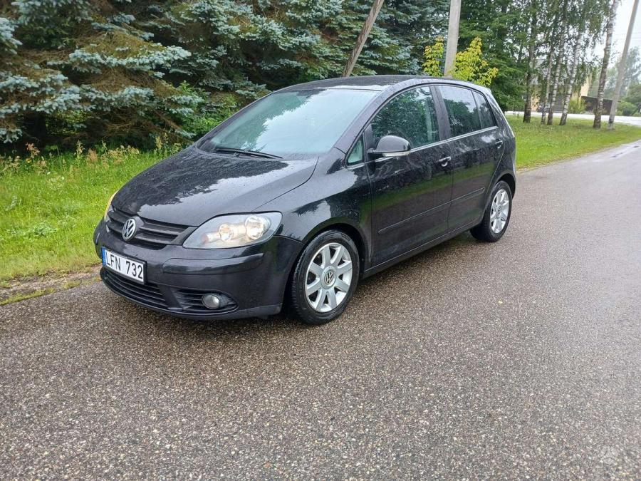 Melns Volkswagen Golf Plus 2005 Utena, ar dzinēja tilpumu 1.97 L un nobraukumu 318 tūkst. km par 2200 €, foto 1 vietnē AUTOMOTO.COM.LV
