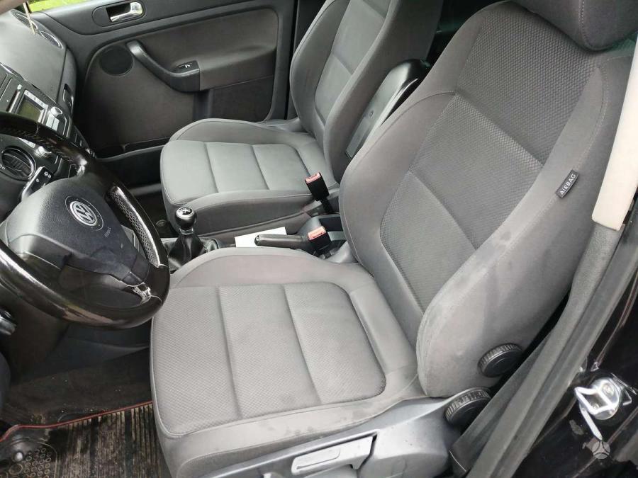 Melns Volkswagen Golf Plus 2005 Utena, ar dzinēja tilpumu 1.97 L un nobraukumu 318 tūkst. km par 2200 €, foto 3 vietnē AUTOMOTO.COM.LV