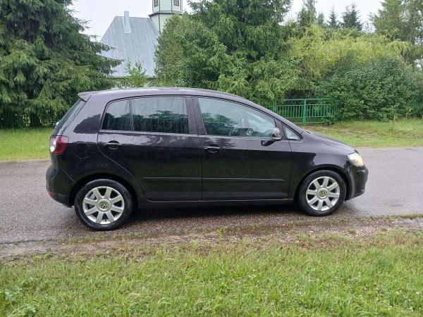 Black Volkswagen Golf Plus 2005 in Utena, with an engine capacity of 1.97 L and mileage of 318 thousand km for 2200 €, photo 7 on AUTOMOTO.COM.LV