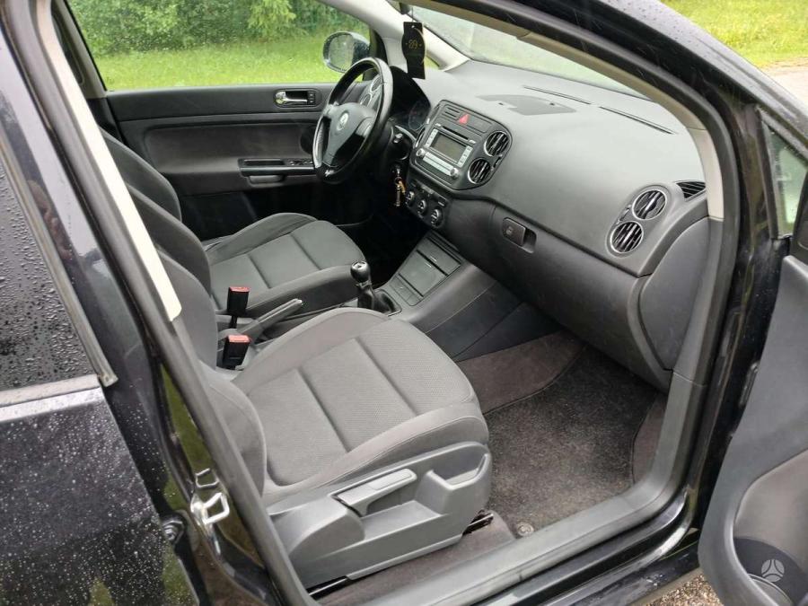Melns Volkswagen Golf Plus 2005 Utena, ar dzinēja tilpumu 1.97 L un nobraukumu 318 tūkst. km par 2200 €, foto 17 vietnē AUTOMOTO.COM.LV