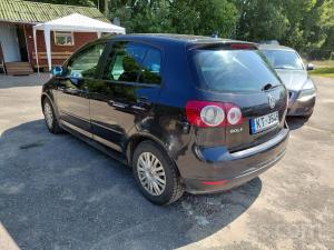Melns Volkswagen Golf Plus 2005 Talsi, ar dzinēja tilpumu 1.90 L un nobraukumu 365 tūkst. km par 998 €, foto 5 vietnē AUTOMOTO.COM.LV