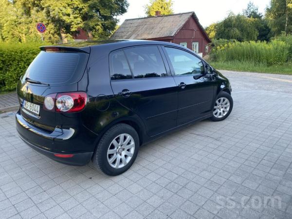 Melns Volkswagen Golf Plus 2005 Rēzekne, ar dzinēja tilpumu 1.90 L un nobraukumu 390 tūkst. km par 2170 €, foto 4 vietnē AUTOMOTO.COM.LV