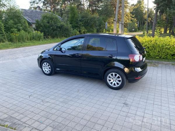 Melns Volkswagen Golf Plus 2005 Rēzekne, ar dzinēja tilpumu 1.90 L un nobraukumu 390 tūkst. km par 2170 €, foto 5 vietnē AUTOMOTO.COM.LV