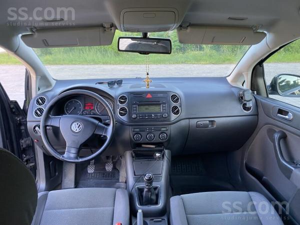 Melns Volkswagen Golf Plus 2005 Rēzekne, ar dzinēja tilpumu 1.90 L un nobraukumu 390 tūkst. km par 2170 €, foto 7 vietnē AUTOMOTO.COM.LV