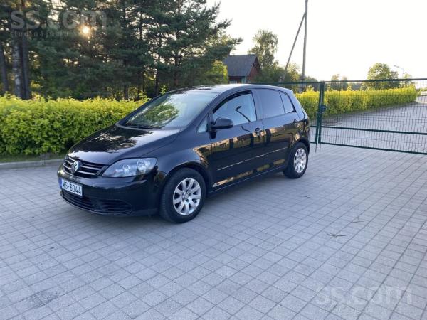 Melns Volkswagen Golf Plus 2005 Rēzekne, ar dzinēja tilpumu 1.90 L un nobraukumu 390 tūkst. km par 2170 €, foto 8 vietnē AUTOMOTO.COM.LV