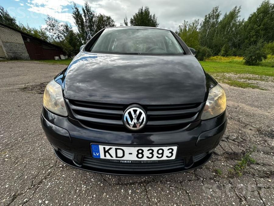 Black Volkswagen Golf Plus 2005 in Daugavpils, with an engine capacity of 2.00 L and mileage of 443 thousand km for 1500 €, photo 3 on AUTOMOTO.COM.LV