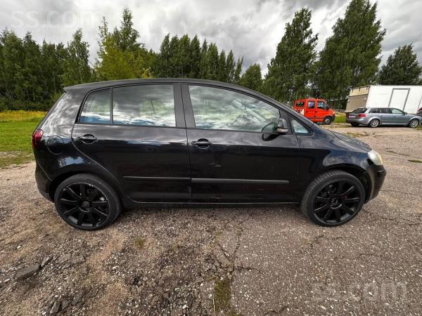 Melns Volkswagen Golf Plus 2005 Daugavpils, ar dzinēja tilpumu 2.00 L un nobraukumu 443 tūkst. km par 1500 €, foto 4 vietnē AUTOMOTO.COM.LV