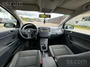 Black Volkswagen Golf Plus 2005 in Daugavpils, with an engine capacity of 2.00 L and mileage of 443 thousand km for 1500 €, photo 12 on AUTOMOTO.COM.LV